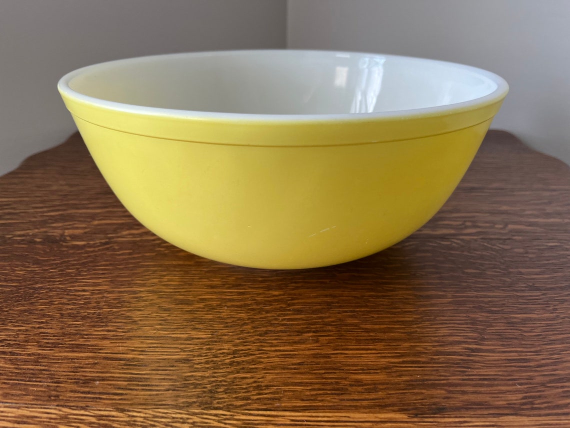 Mid-century (1950's) Pyrex Mixing Bowl | Yellow - Etsy