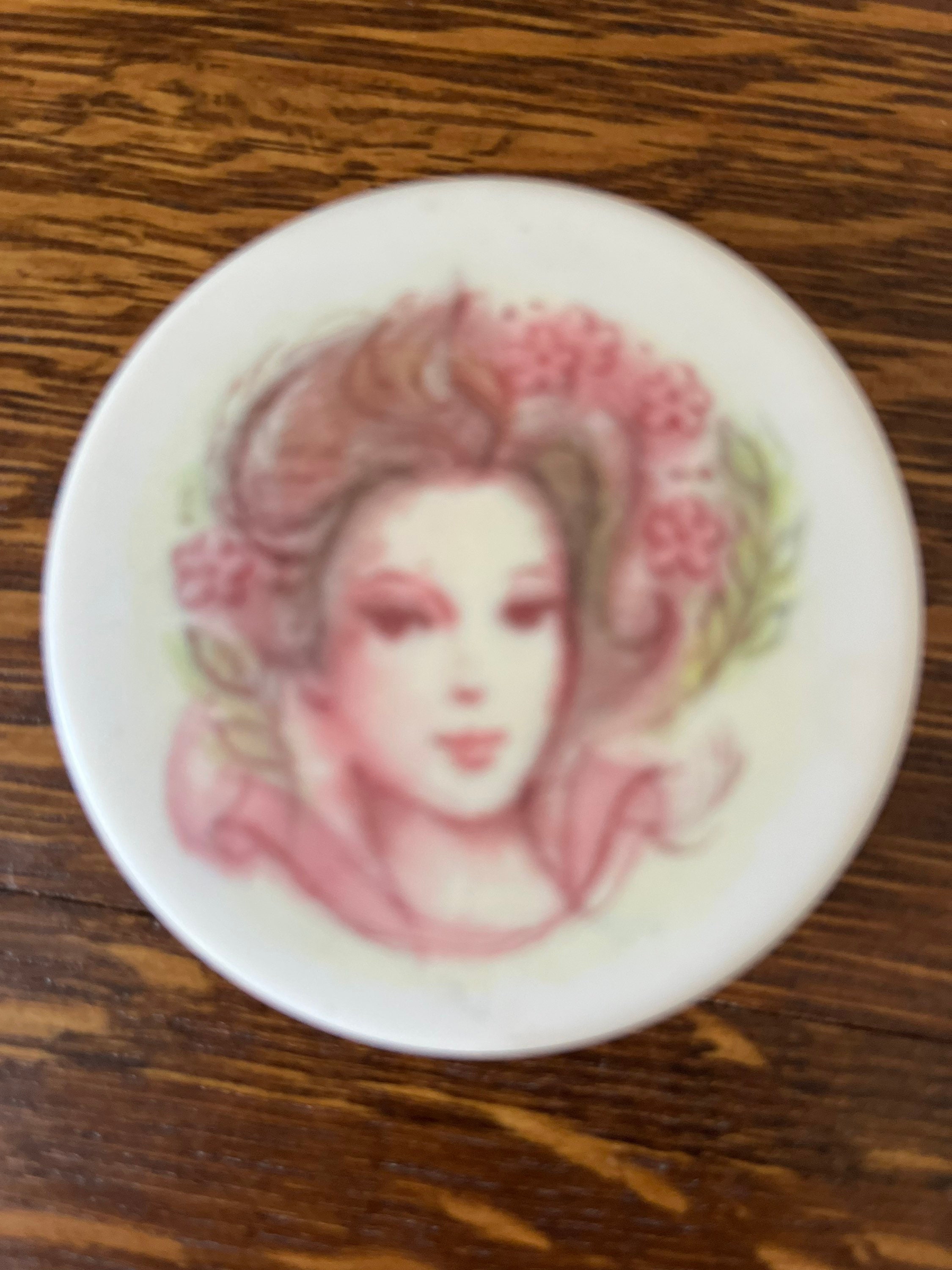 Vintage Avon Compact Cameo Refillable Company 1960's Avon Women's ...