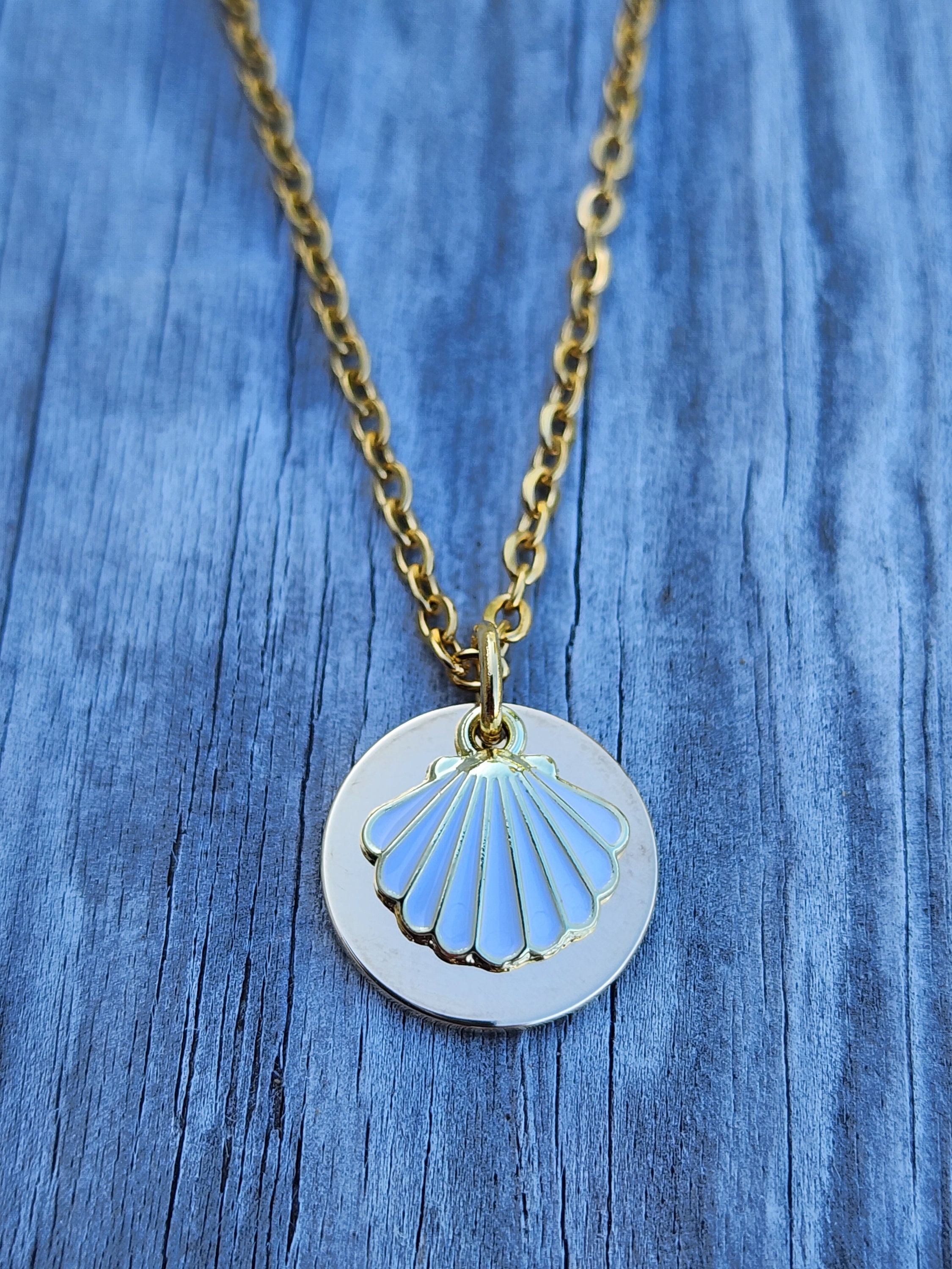 White Scallop Seashell Shell Necklace on Stainless Steel Gold Chain - Etsy