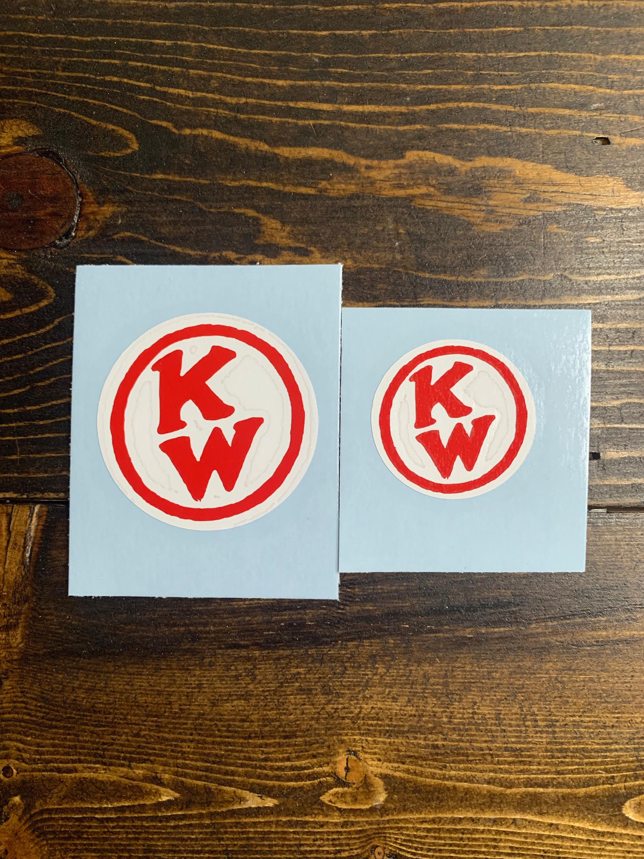Kenworth Logo Tapet Kw Logo KW Logo Mit Zielflagge CleanPNG