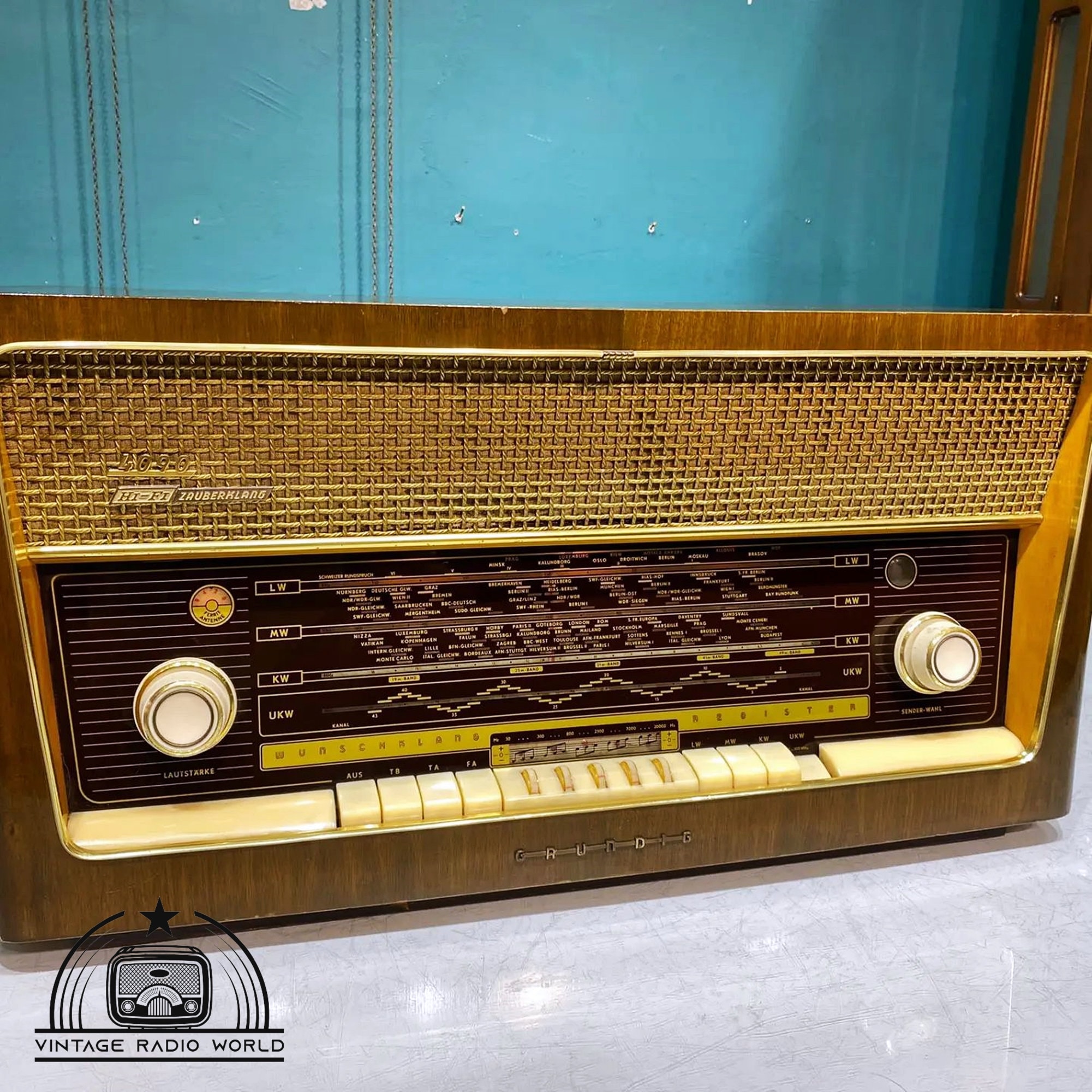Grundig 4090 - Authentic Vintage Radio, Original Classic, Lamp Radio ...