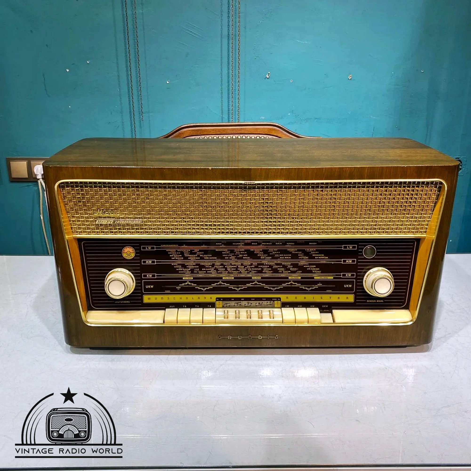 Grundig 4090 - Authentic Vintage Radio, Original Classic, Lamp Radio ...