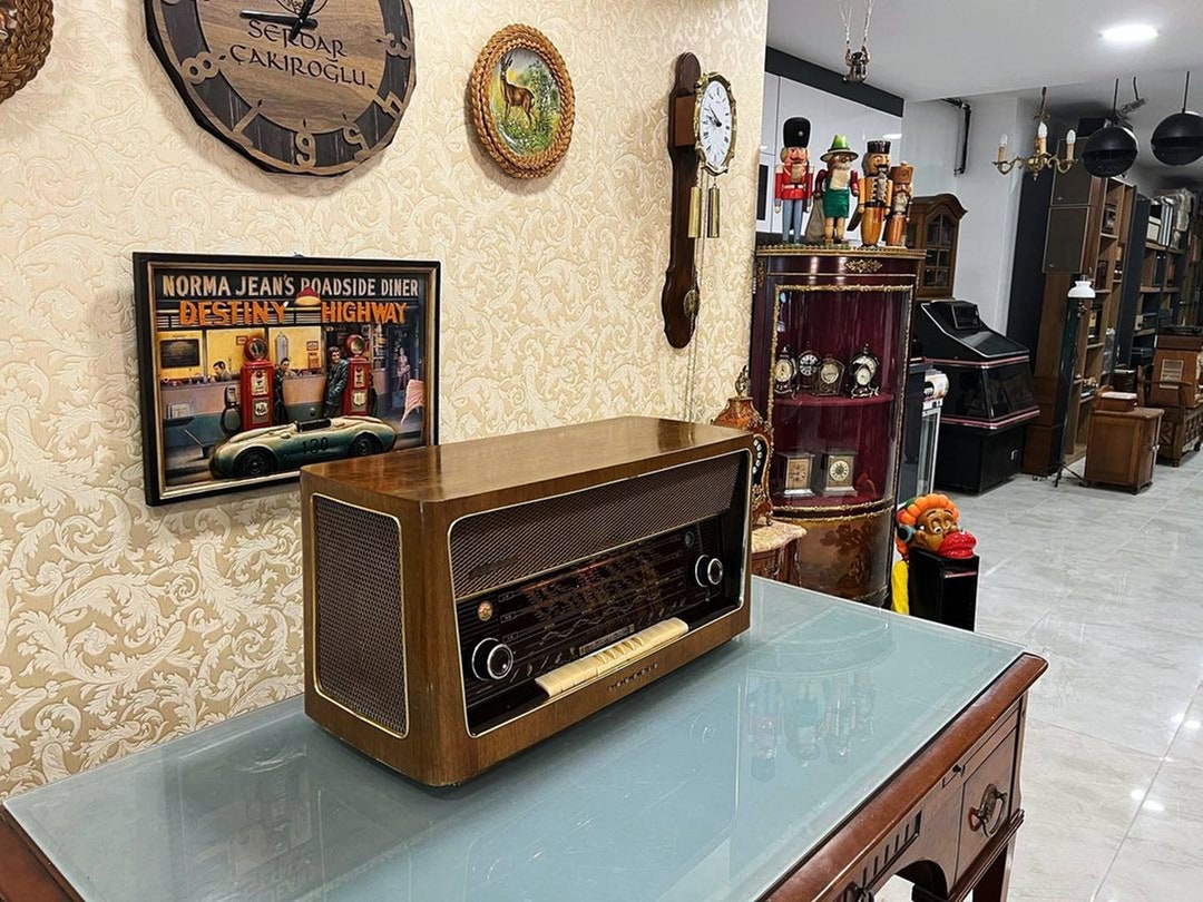 Grundig 4090 - Authentic Vintage Radio, Original Classic, Lamp Radio ...