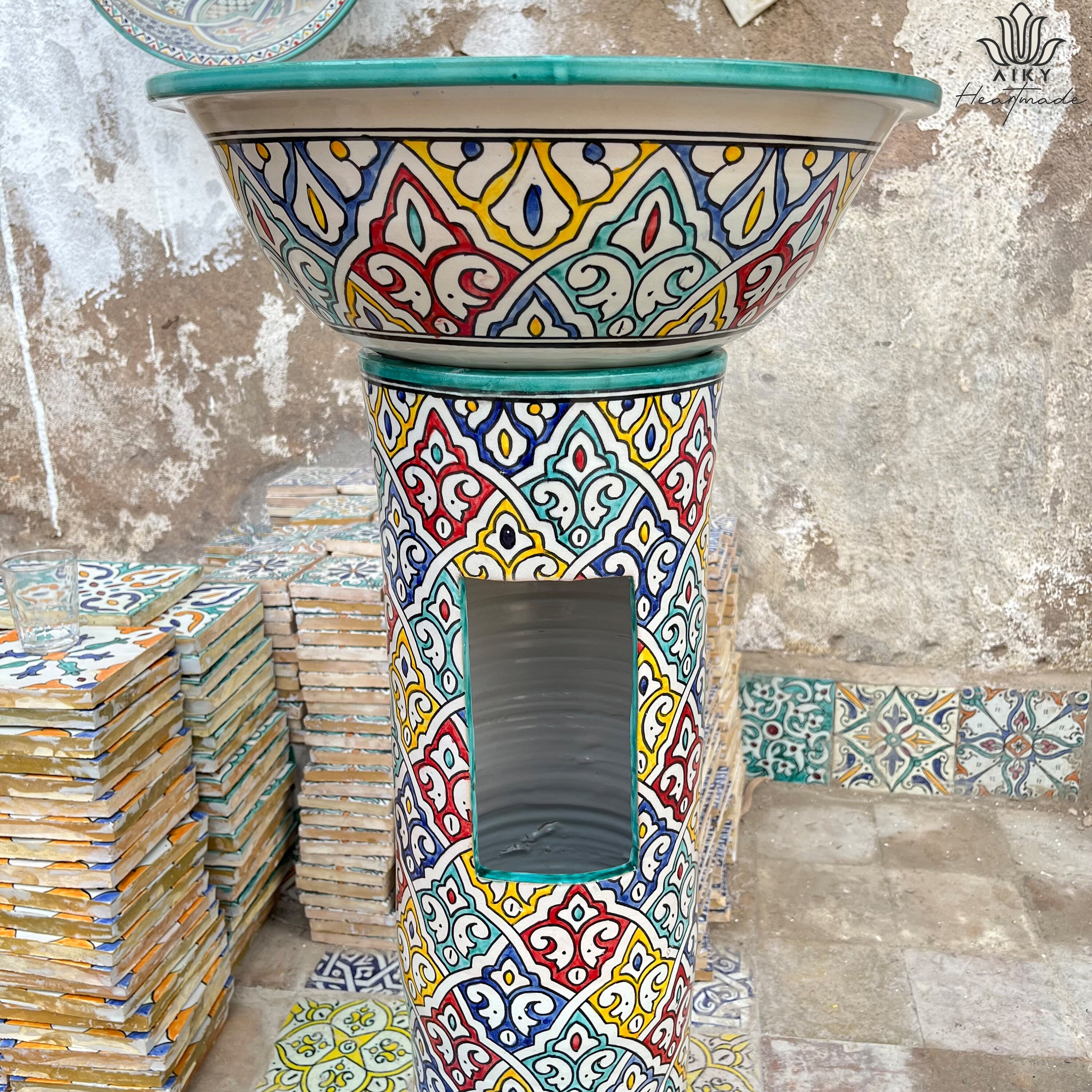 Hand-painted Basin on Pedestal Stand: Handmadeartistry in a Spectrum of ...