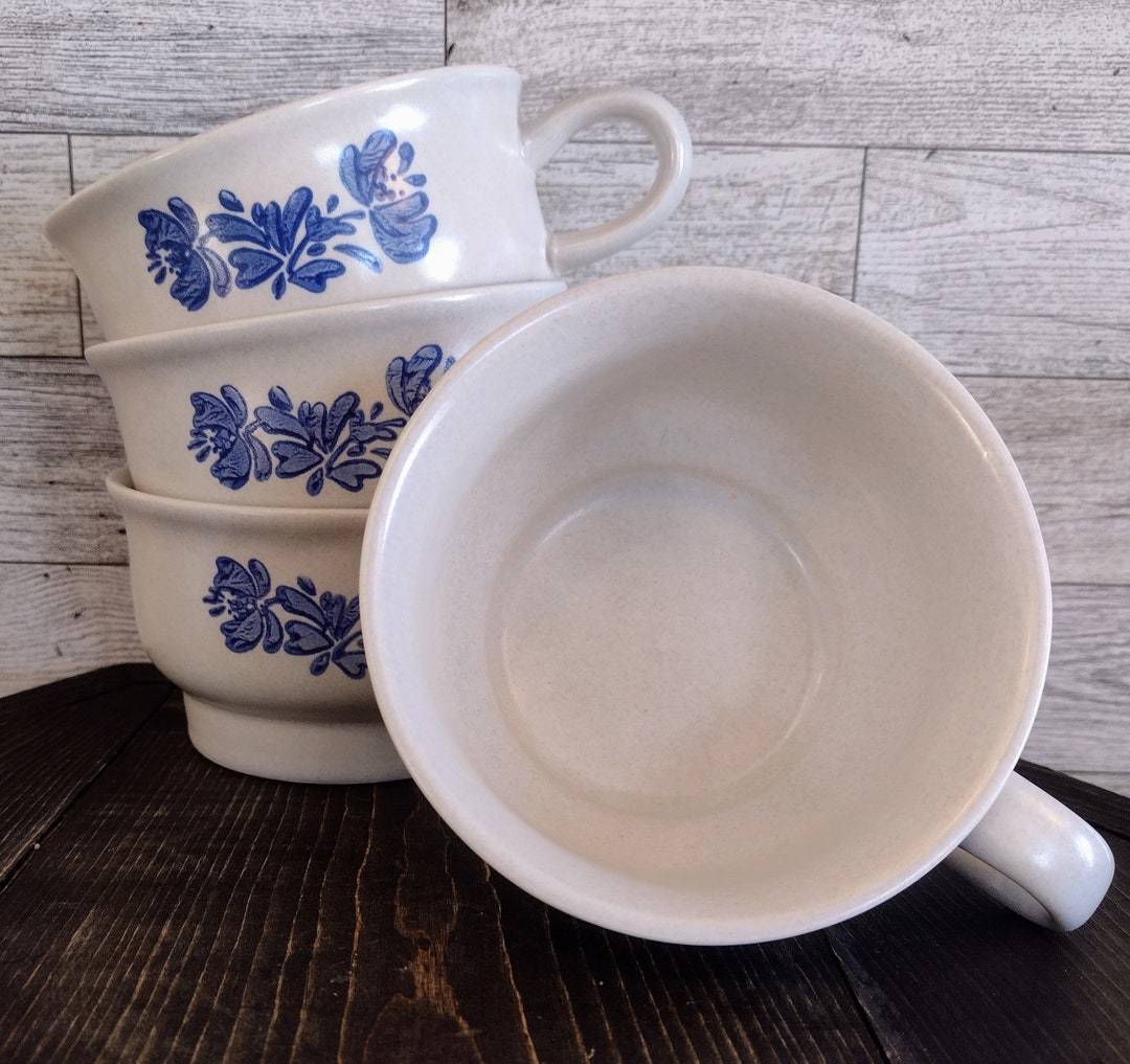 Vintage Pfaltzgraff Yorktowne Pattern Footed Coffee Tea Mugs in Folk ...