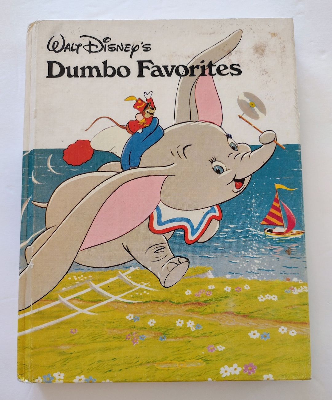 Vintage 1973 walt Disneys Dumbo Favorites Hardback Book the Danbury ...