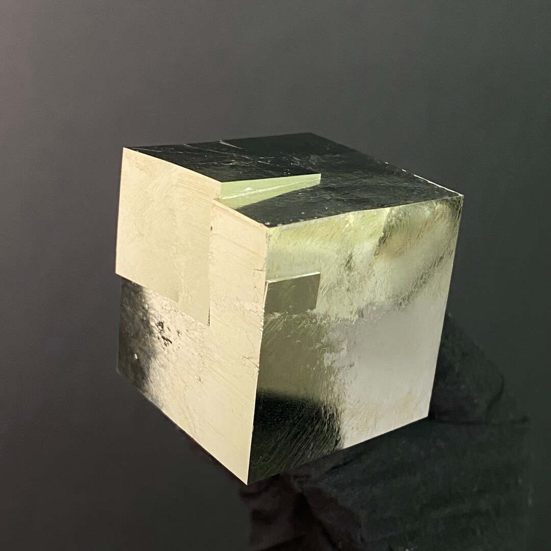 Single Cube Pyrite Specimen From Mina Ampliación A Victoria, Navajún ...