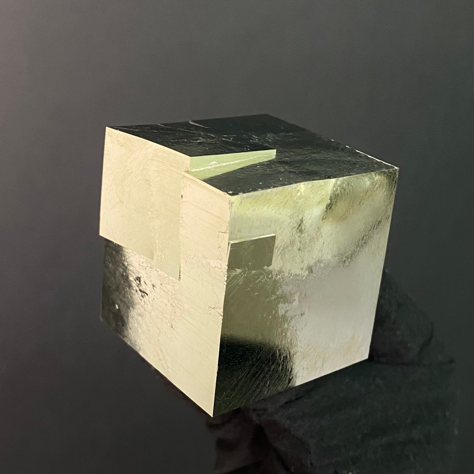 Single Cube Pyrite Specimen From Mina Ampliación A Victoria, Navajún ...