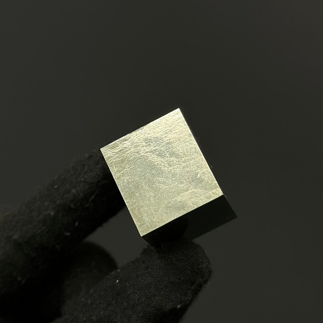 SINGLE CUBE | Cubic Pyrite From Mina Ampliación A Victoria, Navajún ...