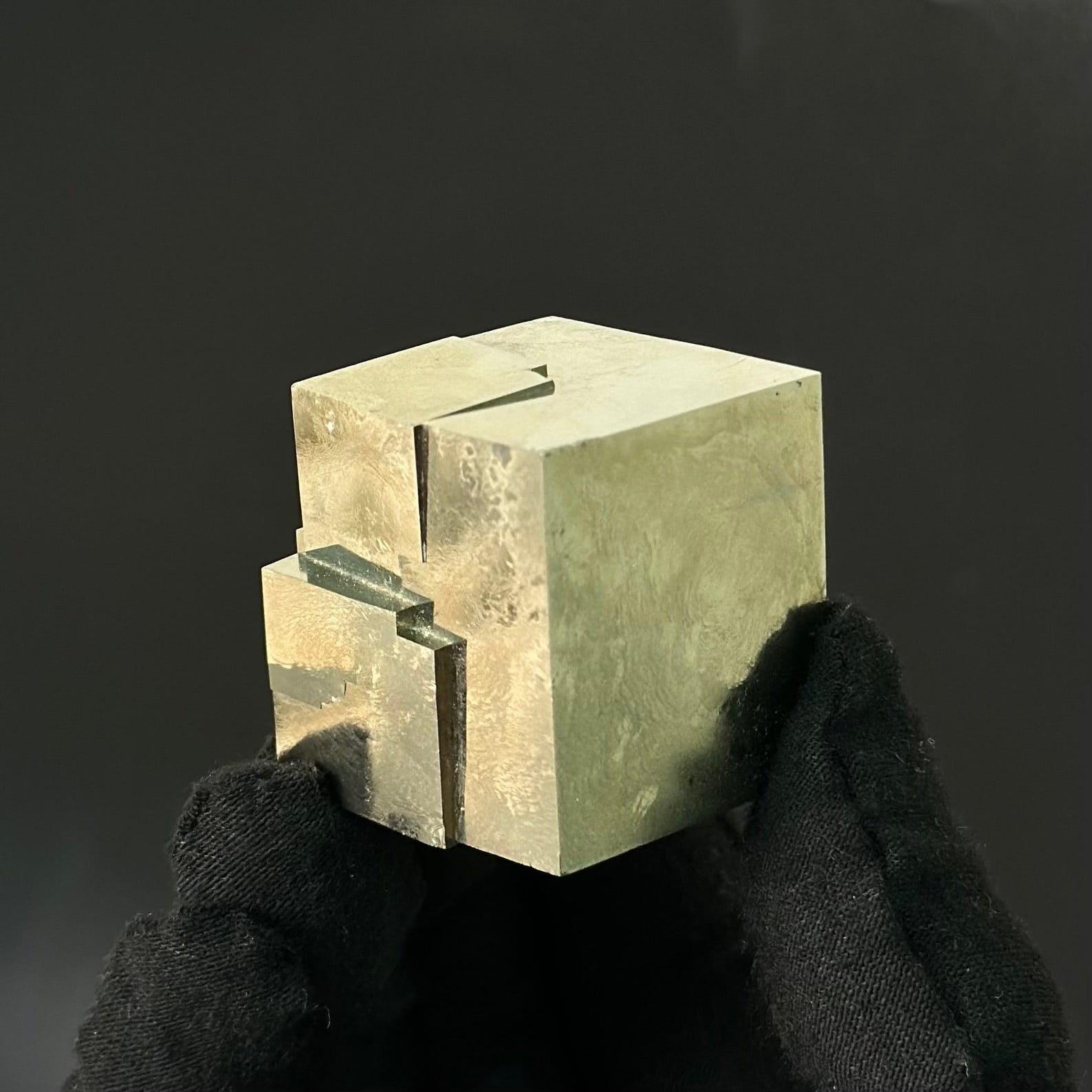 Single Cube Pyrite Specimen From Mina Ampliación A Victoria, Navajún ...