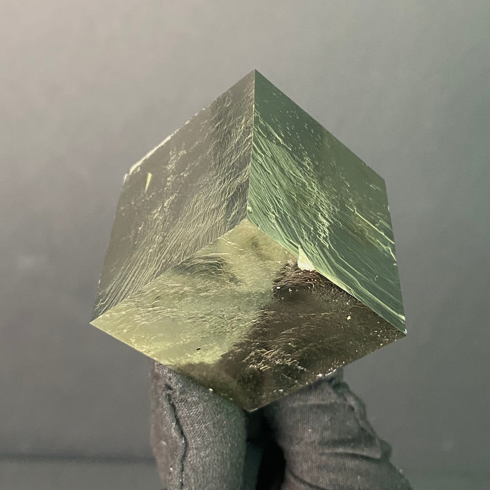Single Cube Pyrite Specimen From Mina Ampliación A Victoria, Navajún ...