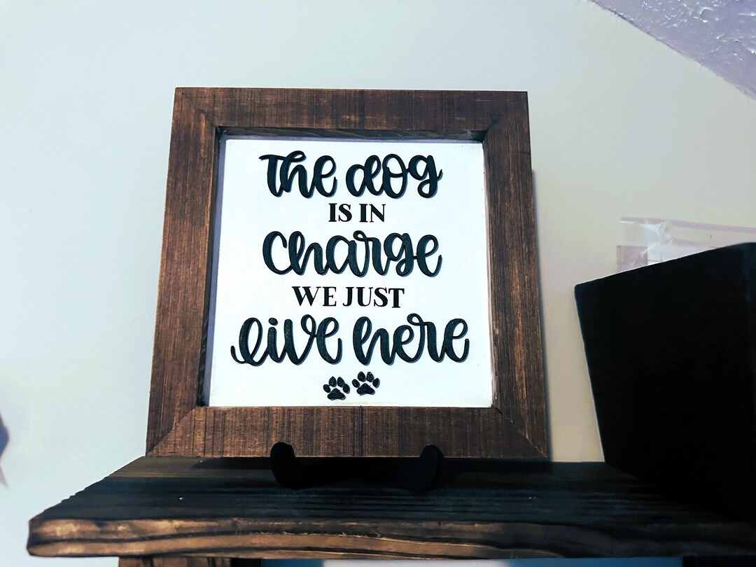 Humorous Dog in Charge Sign Great Gift for Dog Parents Funny Home Decor ...