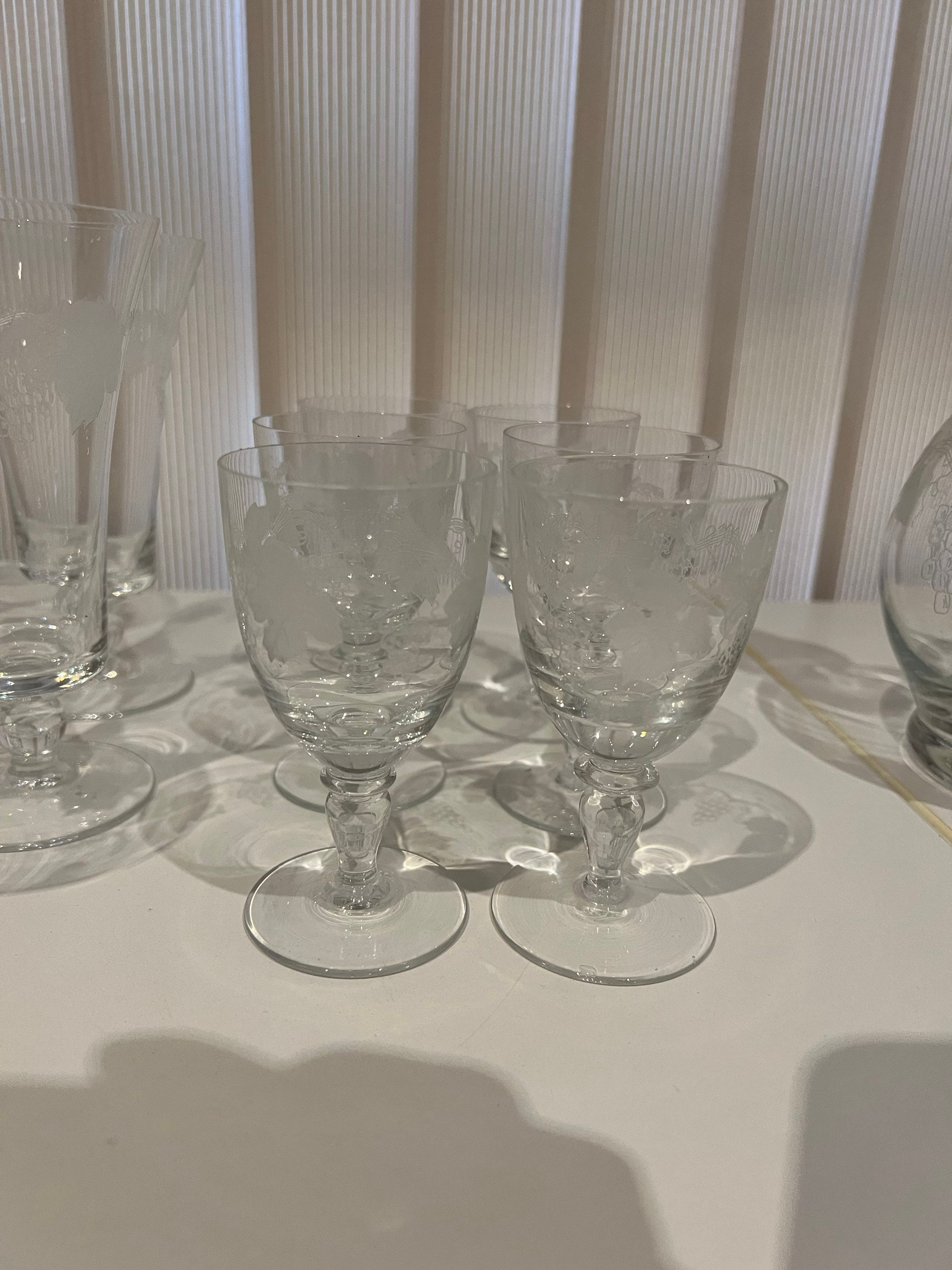 Vintage Cambridge Etched Grape Vine Leaf Crystal, Bordeaux Wine Glass ...