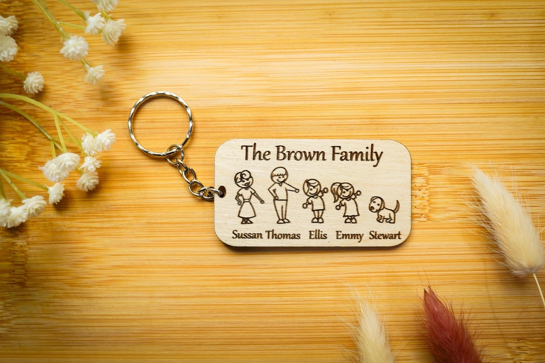 Personalised Wooden Family Keyring - Custom Engraved Gift for Mum, Dad ...