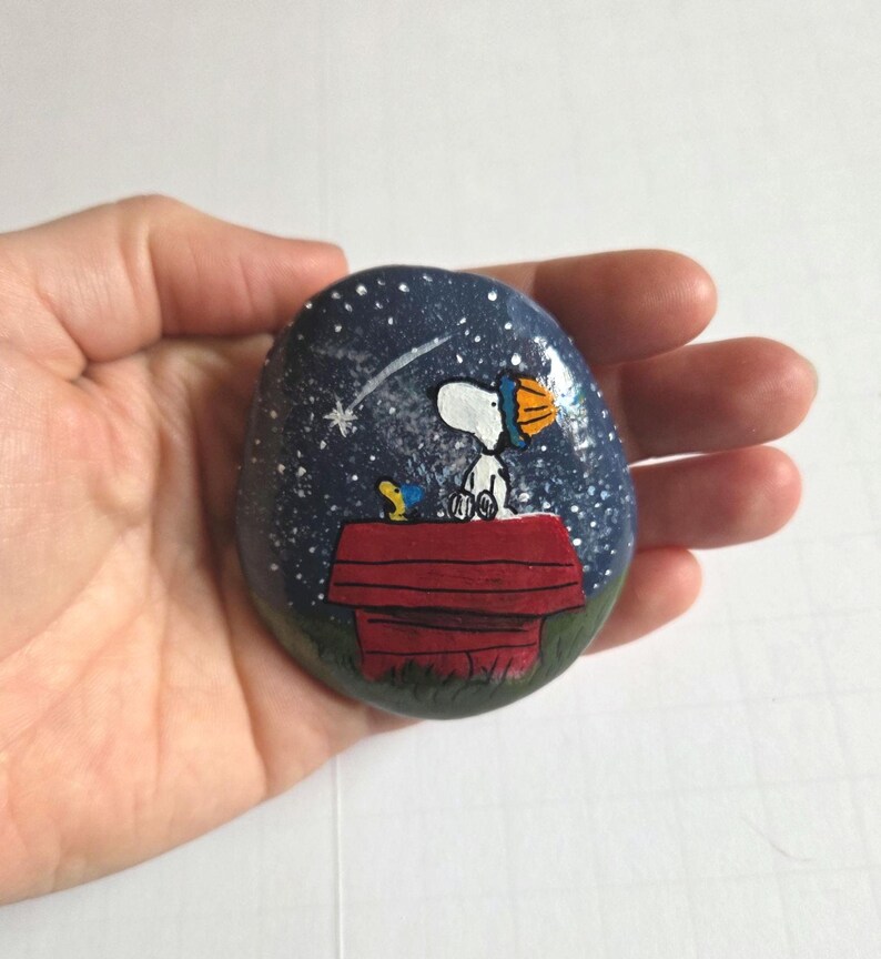Handpainted Rock: Snoopy and Woodstock - Etsy