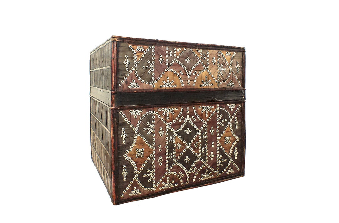 Indonesian Antique Sasak Lontar Extra Large Woven Grass & Cowrie Shell ...