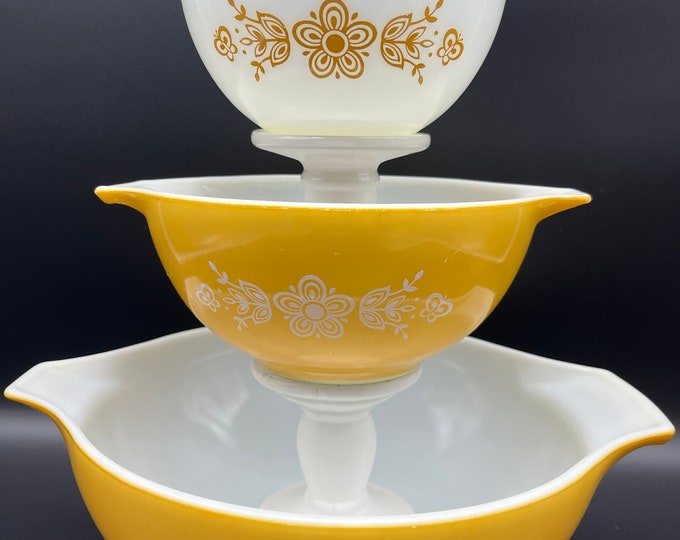 Vintage 1960s/70s/80s Cinderella Pyrex Corningware Set of Three Bowls ...