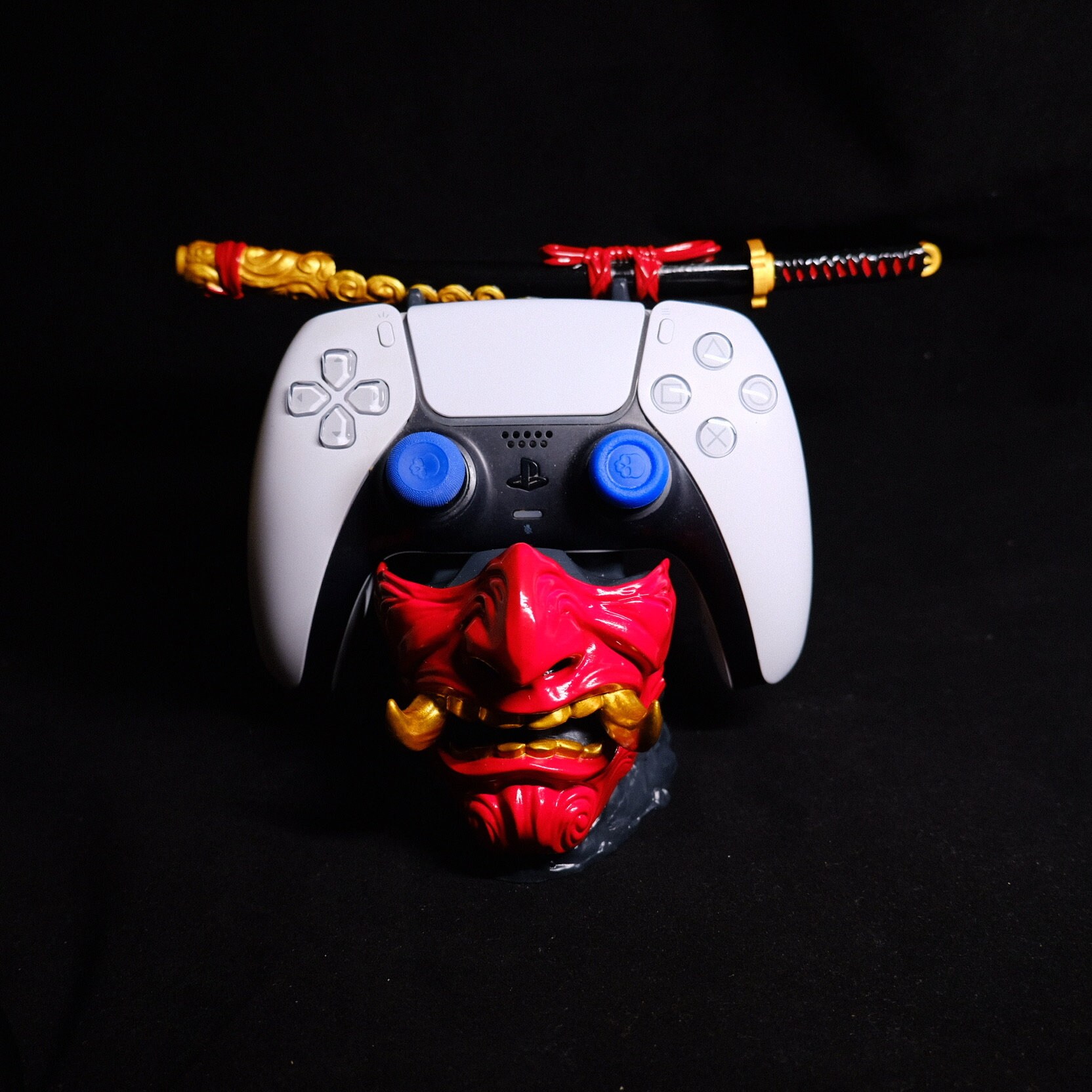 Ghost Oni Samurai Helmet Gaming Controller Stand, Unique Gamer Gift ...