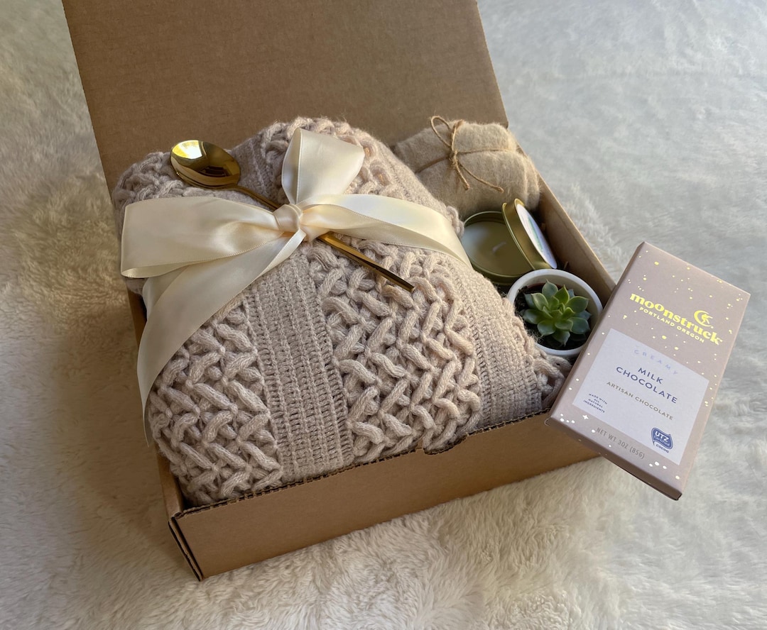 Classy Gift Box for Women - Cozy Gift Box With Blanket, Socks, Candle ...