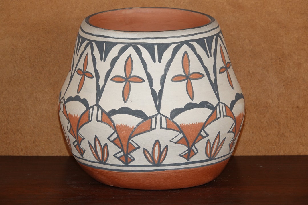 SDP Style Pot by Xavier Lucero, Jemez Pueblo 6.5" Diameter - Etsy