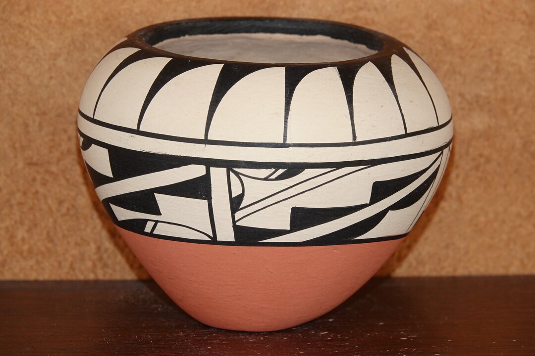 Native American Geometric Design Pot by MS Toya, Jemez Pueblo - Etsy