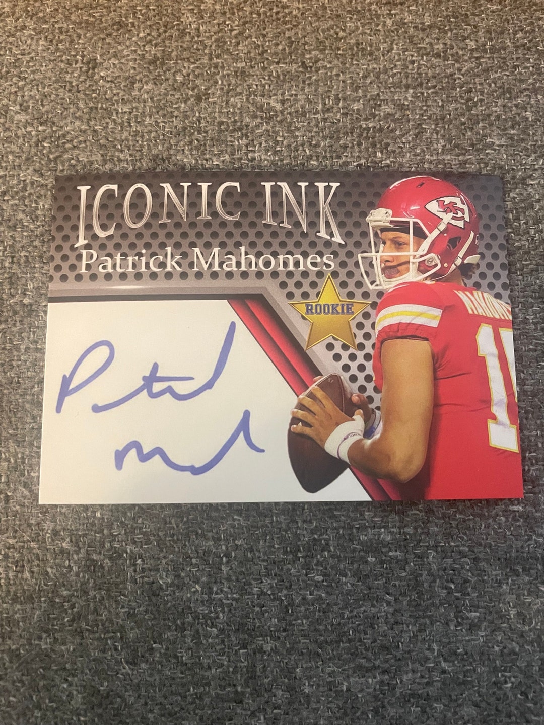 2017 Patrick Mahomes Iconic Ink Facsimile Auto Rookie Card Kansas City ...