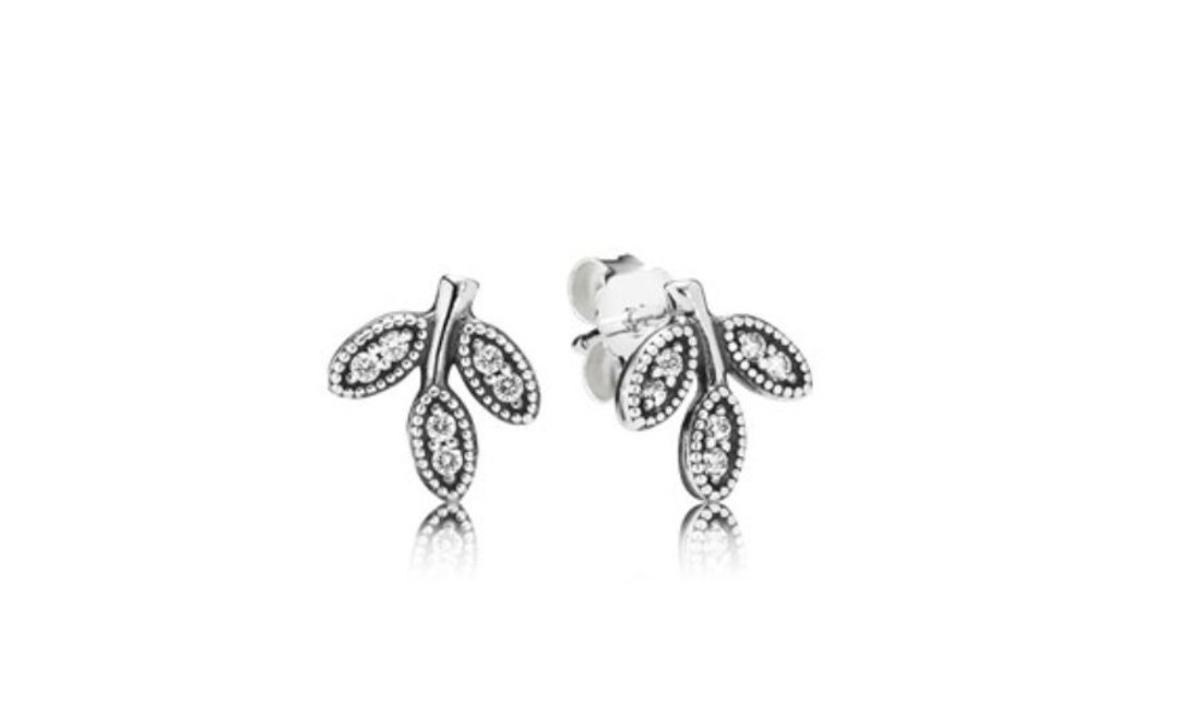 Authentic Sparkling Leaves Stud Earrings S925 Ale With Pop up Box ...