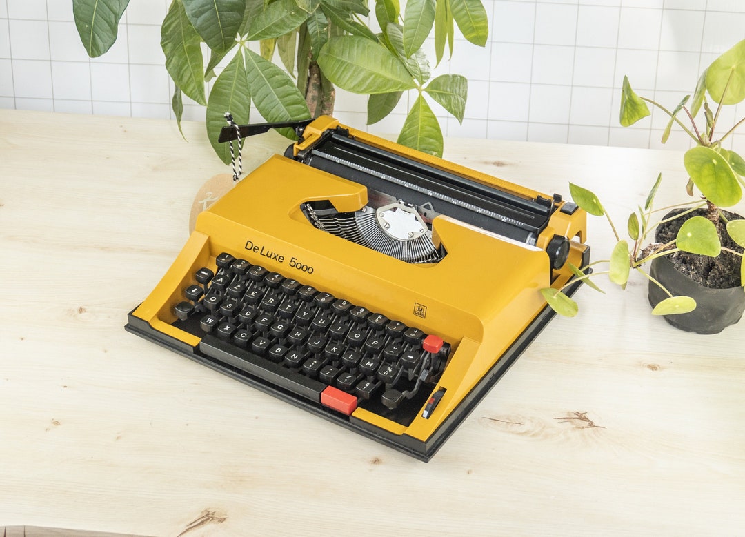 IMC Spa Chiavenna De Luxe 500 Typewriter 1980's With - Etsy