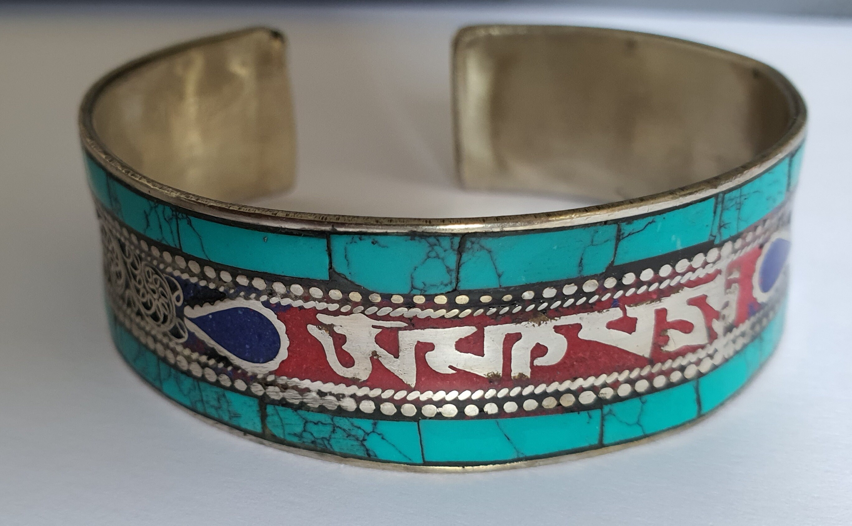 Buddhist Mantra OM Mani Padme Hum & Healing Medicinal Plants Engraved ...