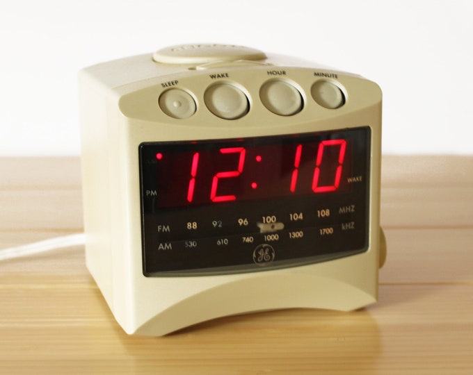Vintage GE Cube Digital Clock Radio, General Electric Radio Alarm Clock ...
