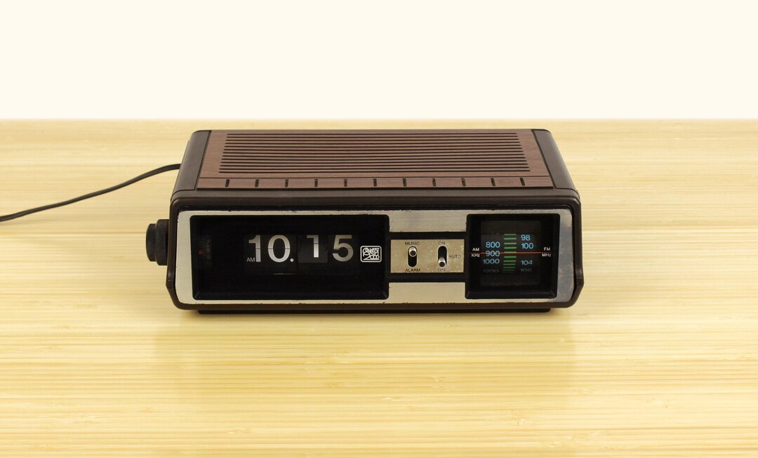 Rare Vintage Concept 2000 Flip Clock AM/FM Radio Rolling Numbers Silver ...