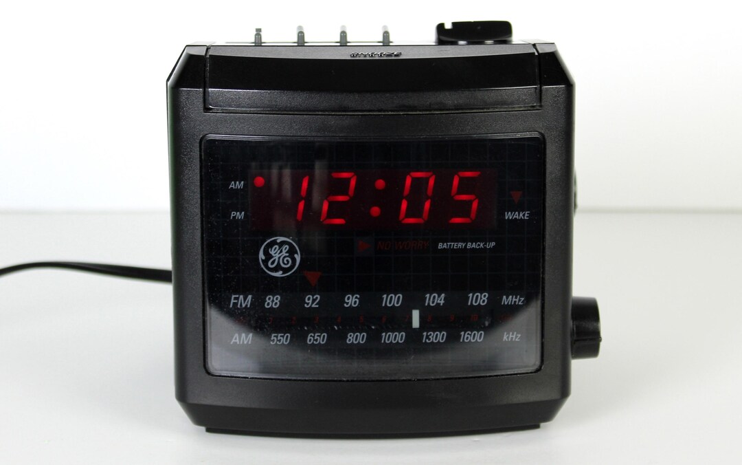 Vintage General Electric GE Digital Alarm Clock Radio Red LED Readout ...