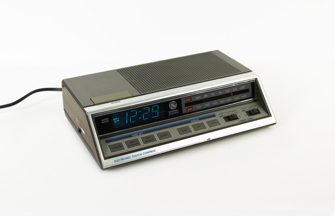 Vintage GE Digital Alarm Clock Radio With Electronic Touch Control ...