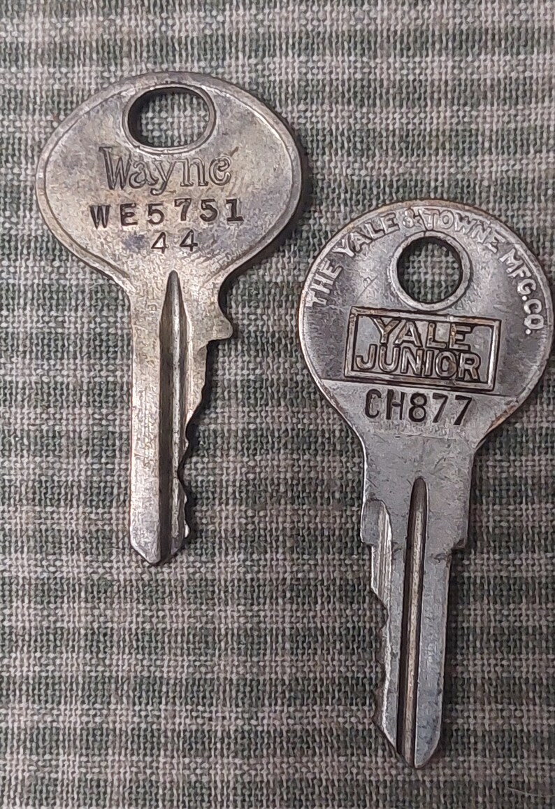 2 Vintage Keys Wayne Corbin New Britain Connecticut Yale Towne Junior ...