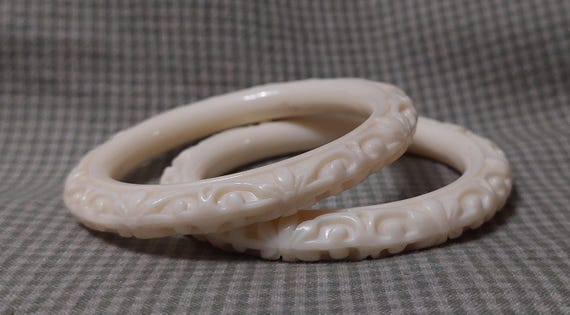 Vintage Faux Carved Ivory Stackable Bangle Bracelets - Gem