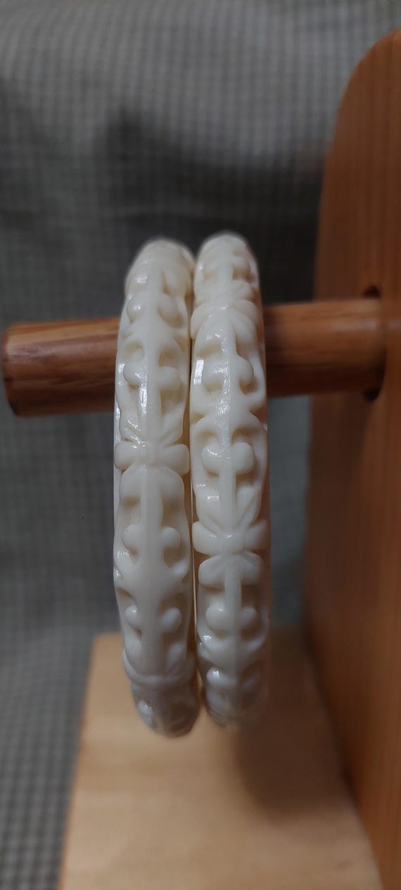 Vintage Faux Carved Ivory Stackable Bangle Bracelets - Gem
