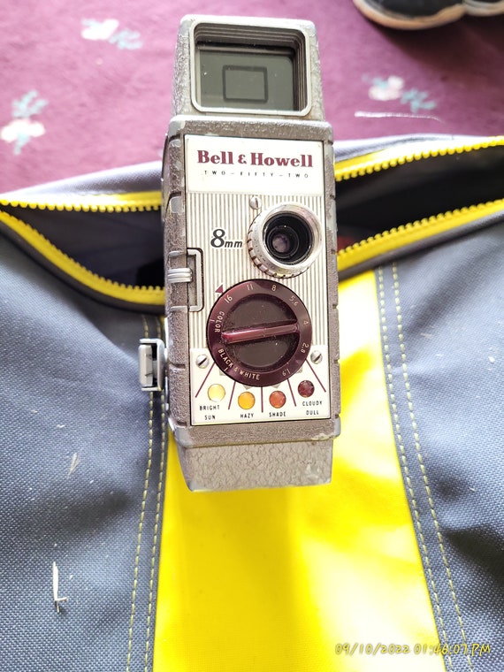 Vintage Bell & Howell 252 8mm Movie Camera - Etsy