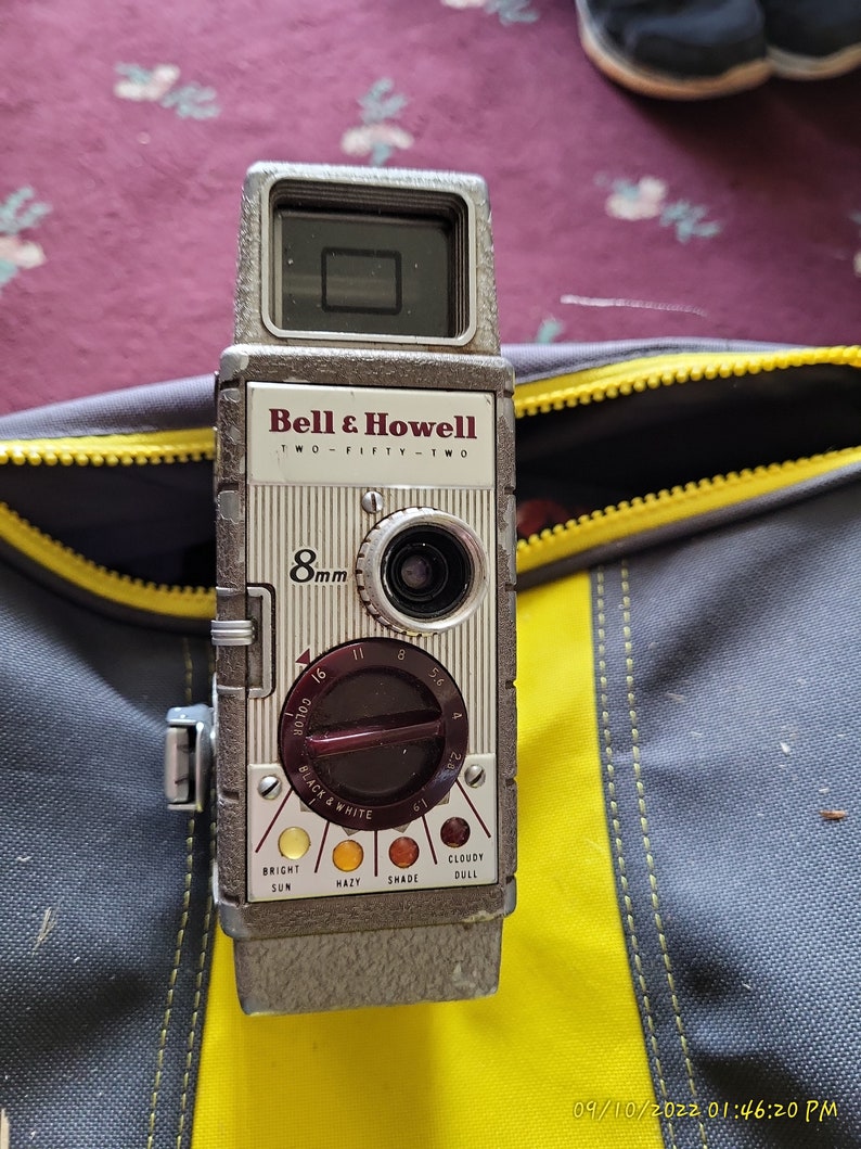 Vintage Bell & Howell 252 8mm Movie Camera - Etsy