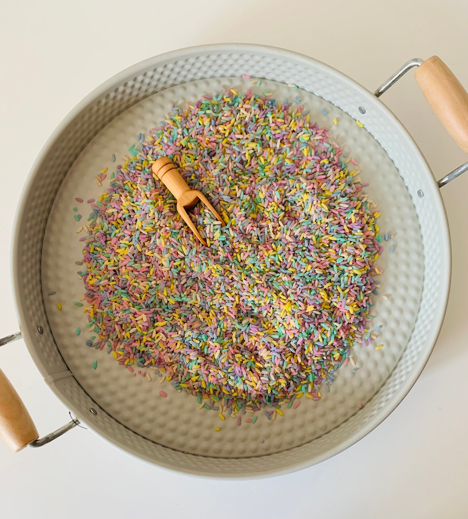 Round Sensory Tray With Painted Rice Kit, Sensory Tray Kit, Rainbow ...