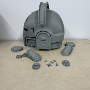 The Space Marine 2 Relic Secundus Warhammer 40K 3D Printed Raw Helmet ...
