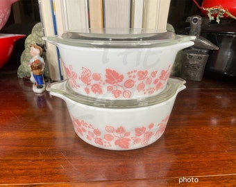Vintage Pyrex Pink Gooseberry Pattern Pink on White 1 and 1/2 Quart ...