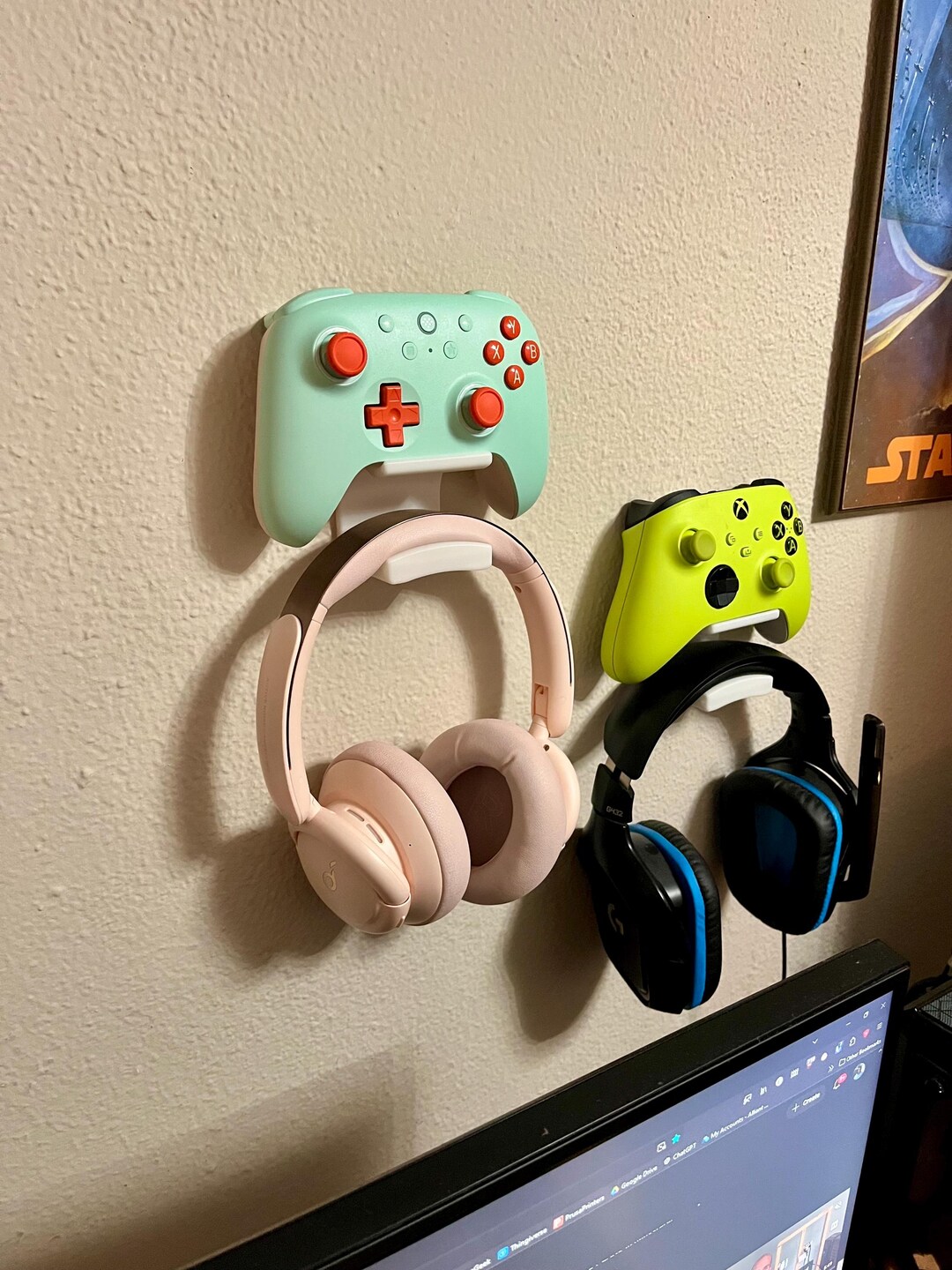 Floating Headphone and Gamepad Wall Mount - Invisible Screw or Nail ...