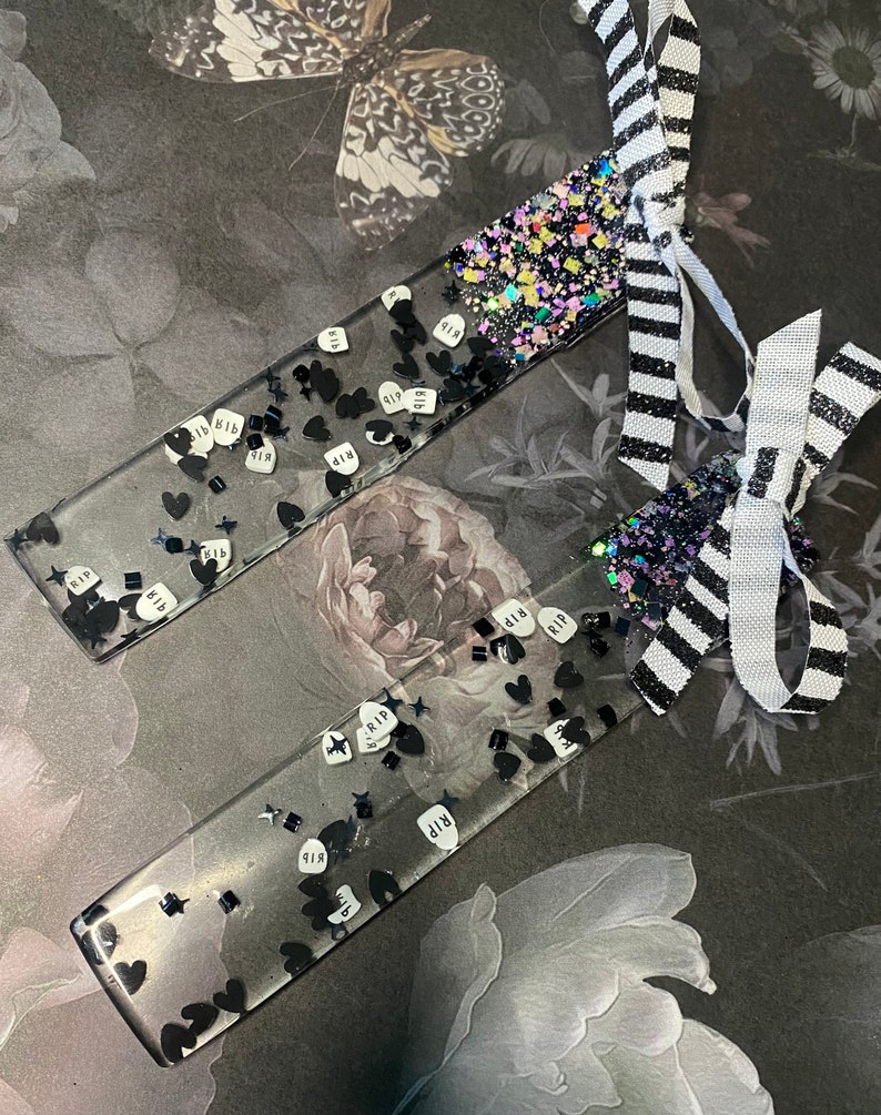 Salem’s Graves - Etsy