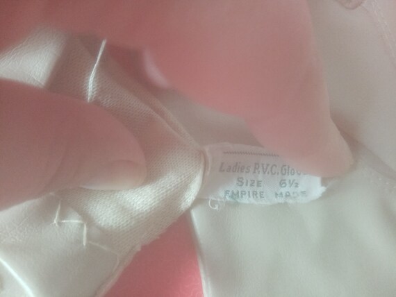 1960's pvc ivory beige gloves flower vintage gloves E… - Gem