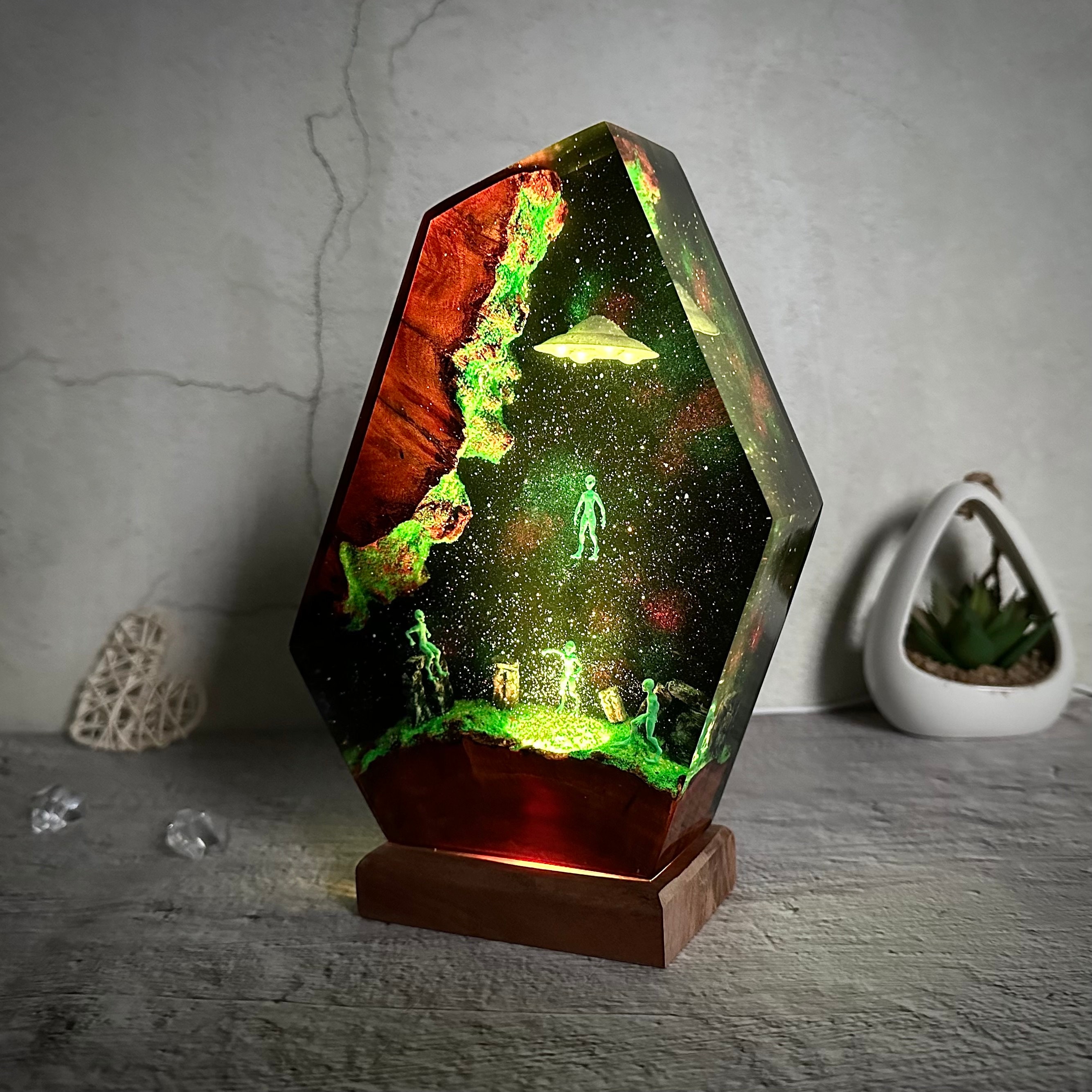 Aliens Resin Epoxy Lamp, Galaxy Space Resin Art Night Light, Handmade ...