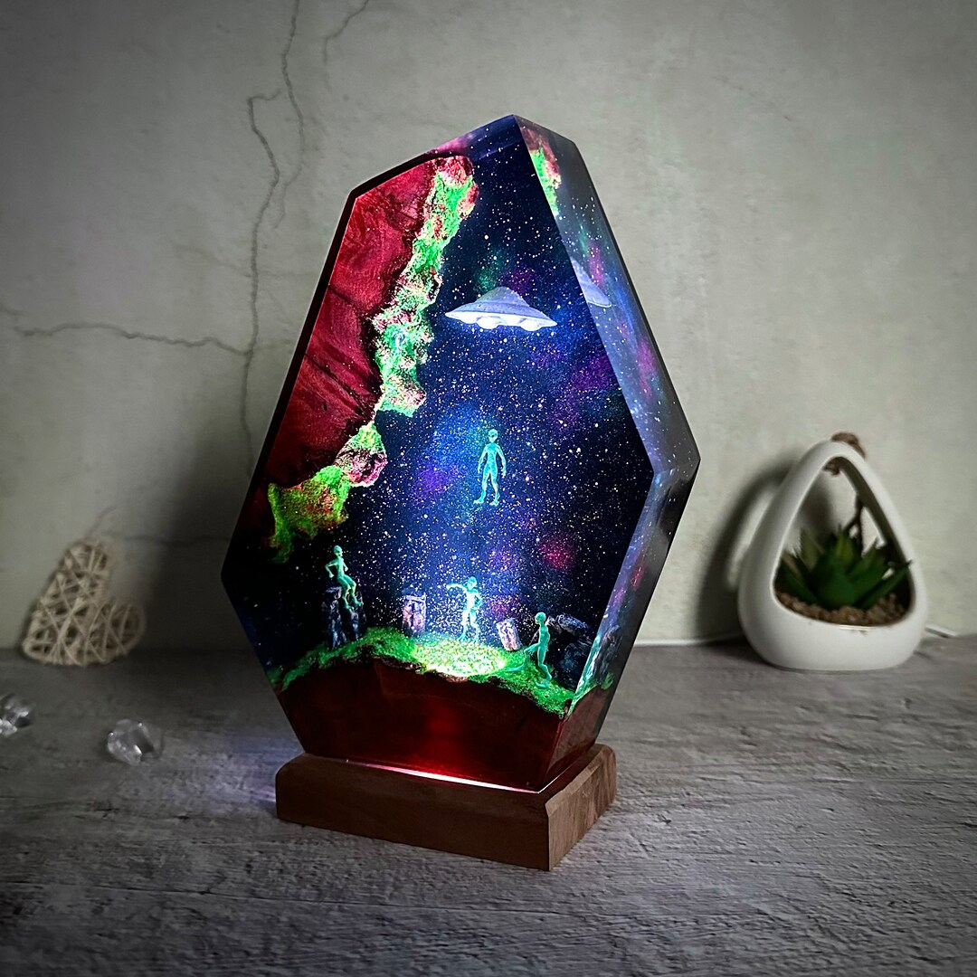Aliens Resin Epoxy Lamp, Galaxy Space Resin Art Night Light, Handmade ...
