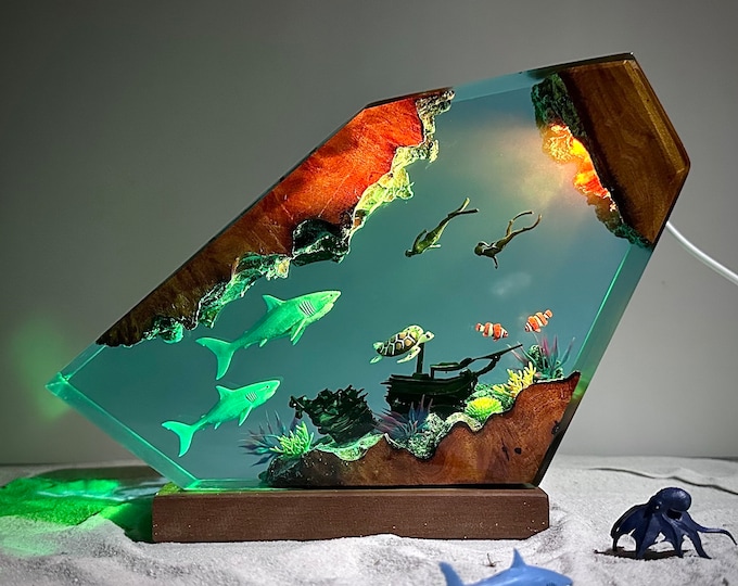 Diorama Great White Shark & Couple Diver Lamp, Valentines Day Gift ...