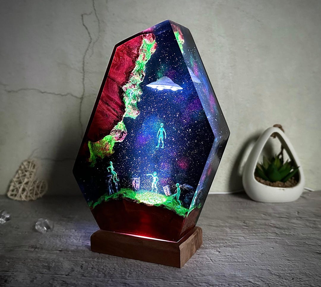 Aliens Resin Epoxy Lamp, Galaxy Space Resin Art Night Light, Handmade ...