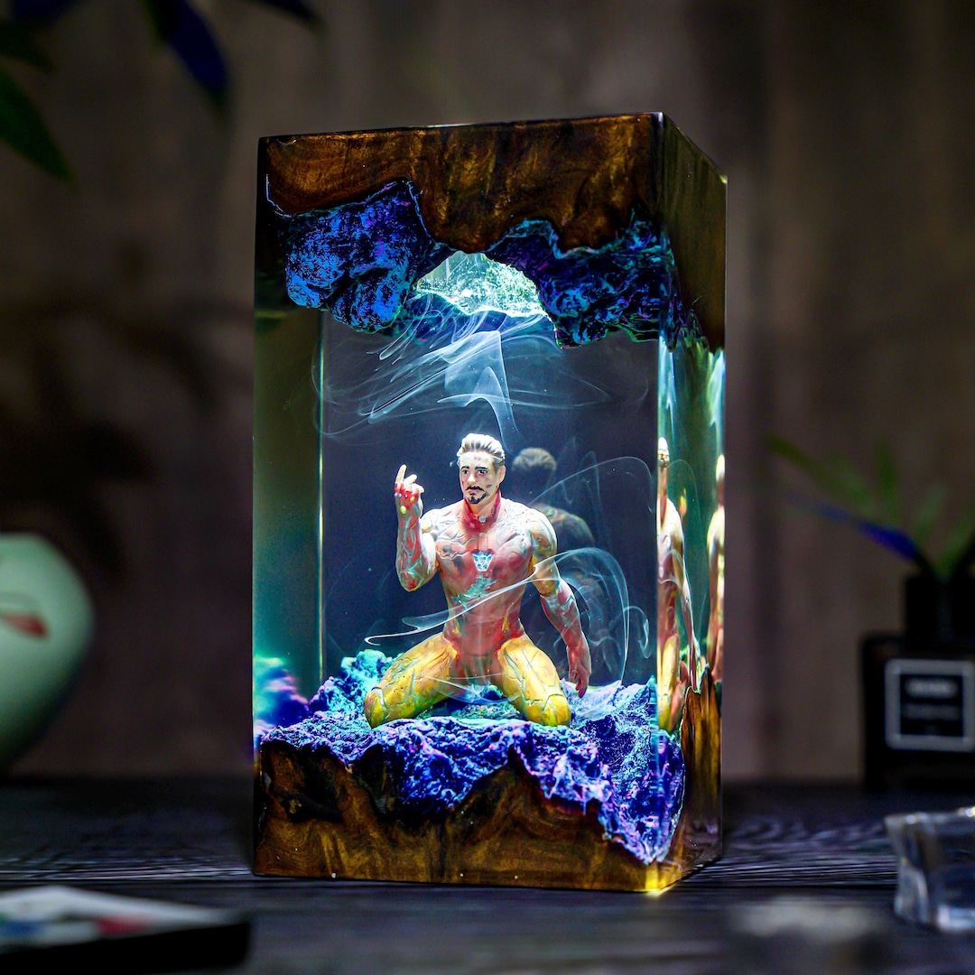 Diorama Metal Suit Superhero Night Light, Comics Superhero Resin Art ...