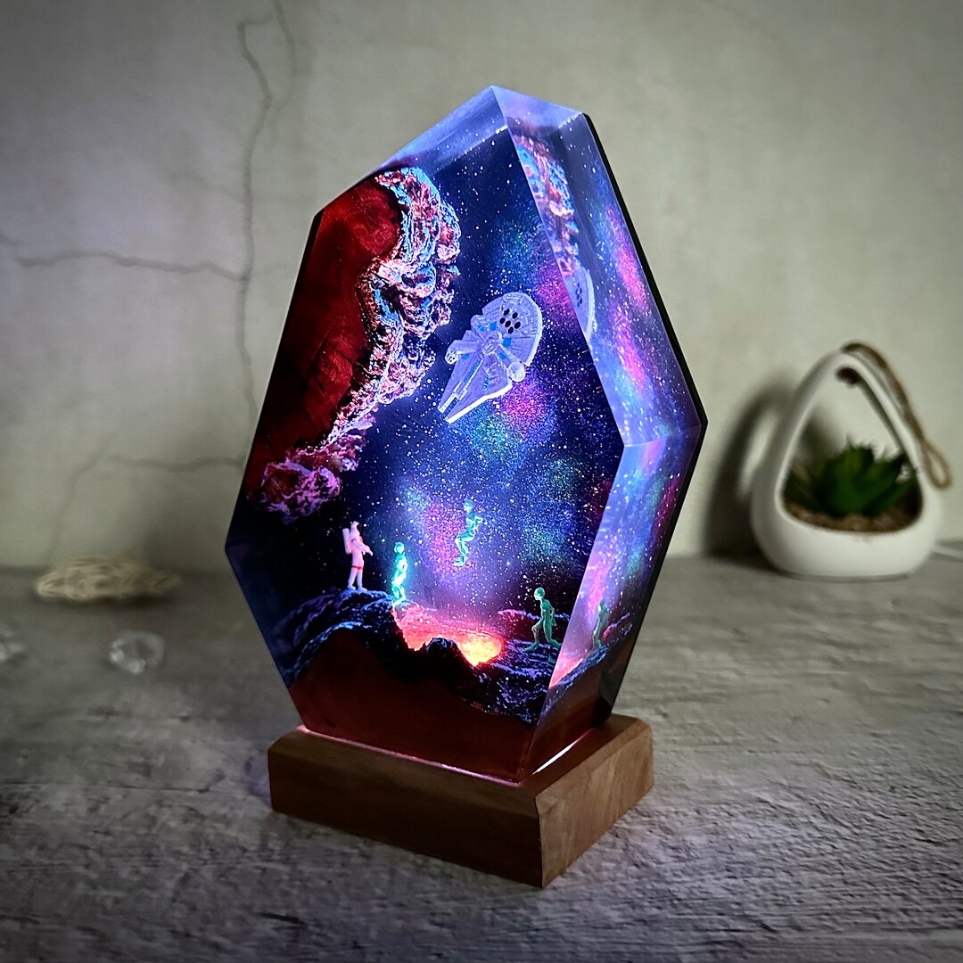 Galaxy Resin Epoxy Lamp, Aliens and Astronaut Resin Art Night Light ...